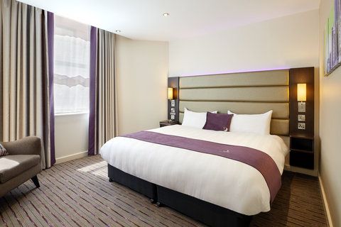 J17) Premier Inn Bristol Cribbs Causeway (M5 - Bristol