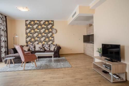 Gardenia Beach Palace Aparthotel - Pomorie