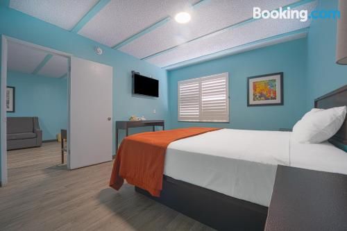 Rodeway Inn & Suites North Hollywood Burbank Airport - Universal Area - Los Angeles, CA