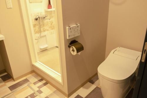 7 Rooms Hotel & Cafe - Urayasu