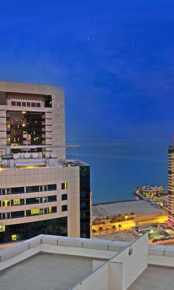 Curve Hotel - Doha