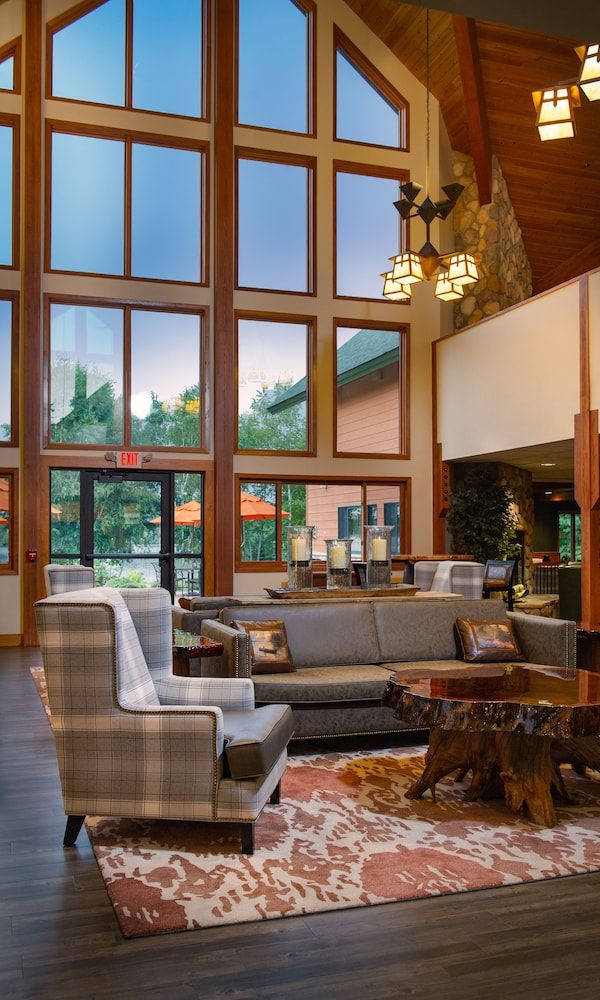 Holiday Inn Express & Suites Hayward - Hayward, WI