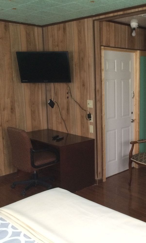 Dixie Plaza Hotel - Norris Lake, TN