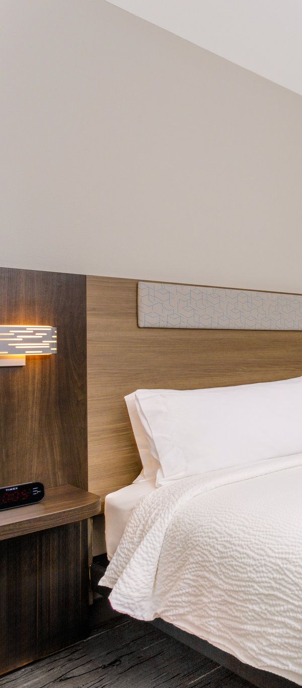 Holiday Inn Express & Suites Tampa Stadium - Airport Area By Ihg - Tampa, FL