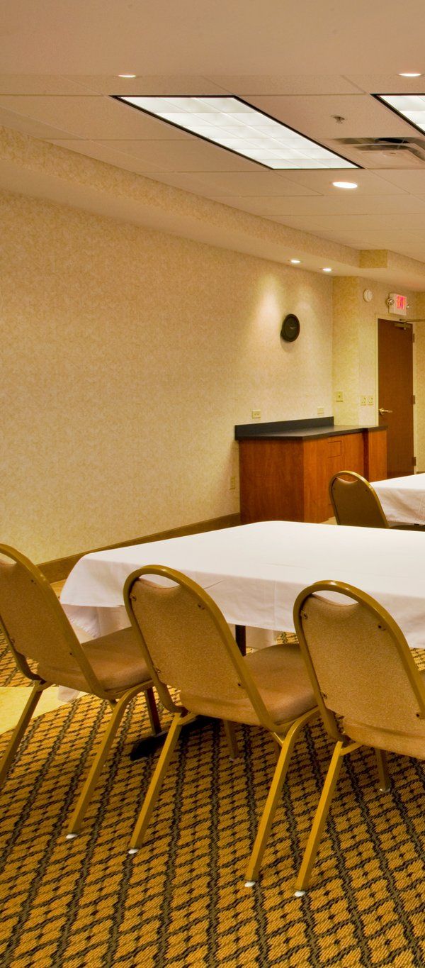 Holiday Inn Express & Suites Lake Okeechobee - Okeechobee, FL