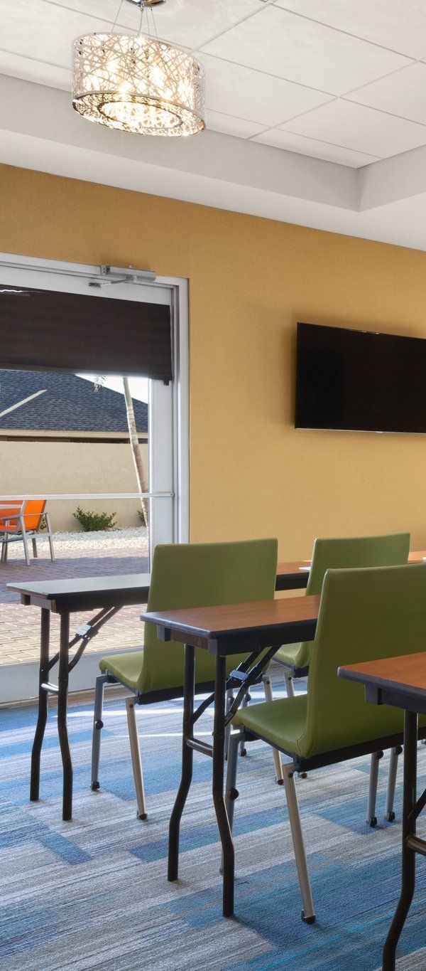 Holiday Inn Express & Suites Edinburg-mcallen Area - Edinburg, TX