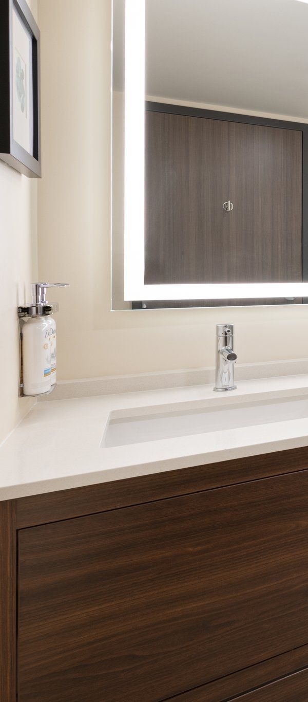 Holiday Inn & Suites Richmond - West End By Ihg - Richmond, VA