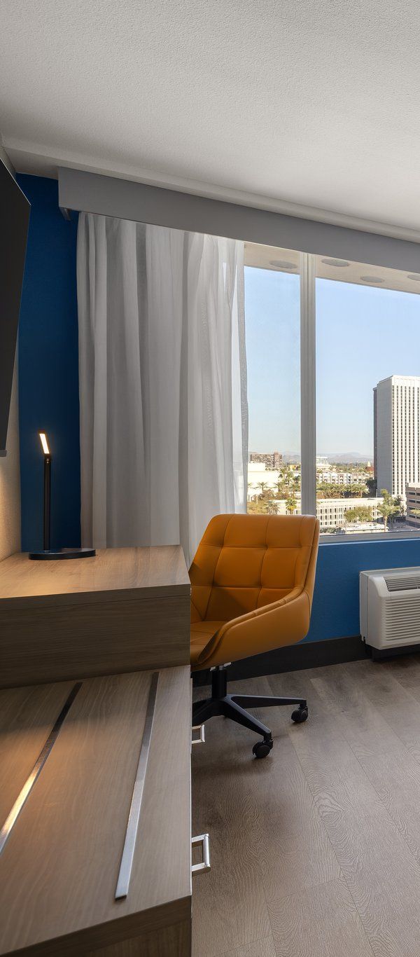 Holiday Inn Express & Suites Phoenix - Midtown By Ihg - Phoenix, AZ