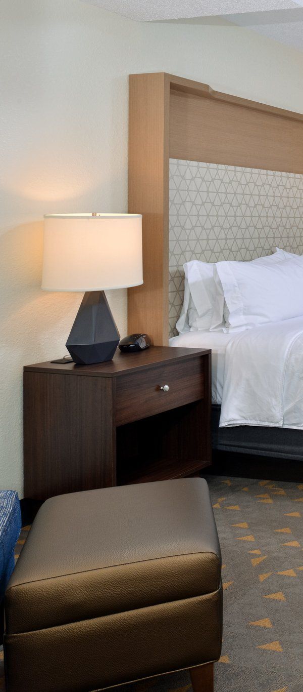 Holiday Inn & Suites Overland Park-conv Ctr By Ihg - Overland Park, KS