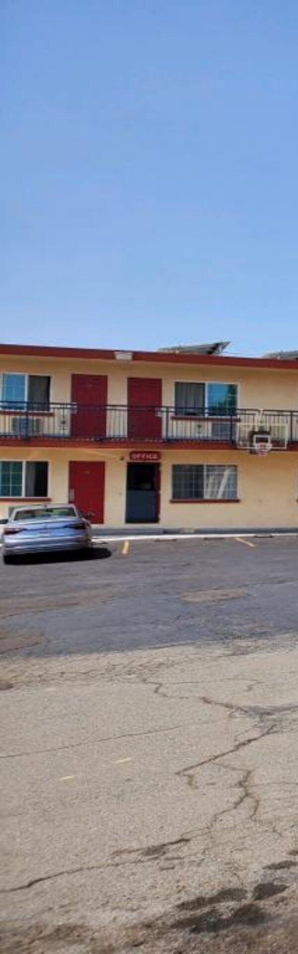 Premier Inn & Suites - Oakland, CA