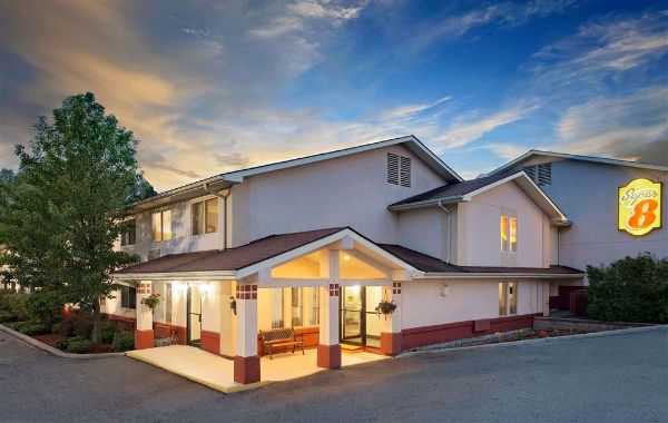 Super 8 By Wyndham Newburgh/west Point Near Stewart Airport - Newburgh, NY