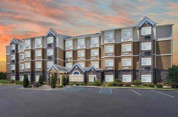 Microtel Inn & Suites By Wyndham Opelika - Auburn, AL