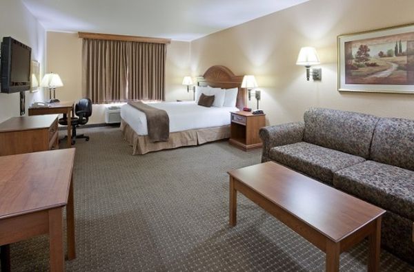 Expressway Suites Of Fargo - Fargo, ND