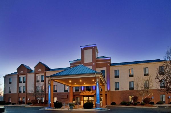 Spark By Hilton Lansing - Leavenworth, KS