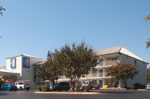 Motel 6 Raleigh Southwest - Cary - Raleigh, NC