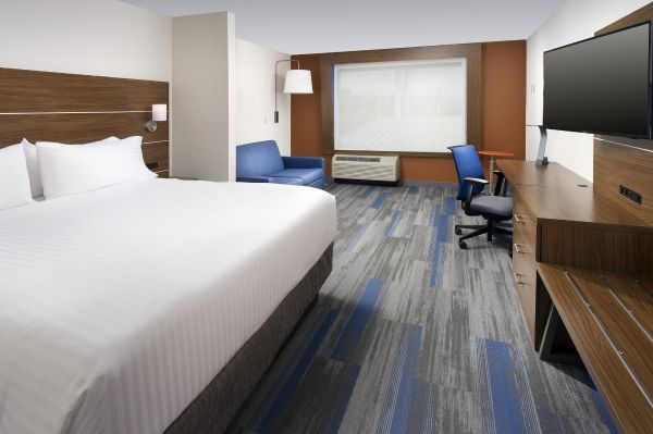 Holiday Inn Express & Suites Altoona By Ihg - Altoona, PA