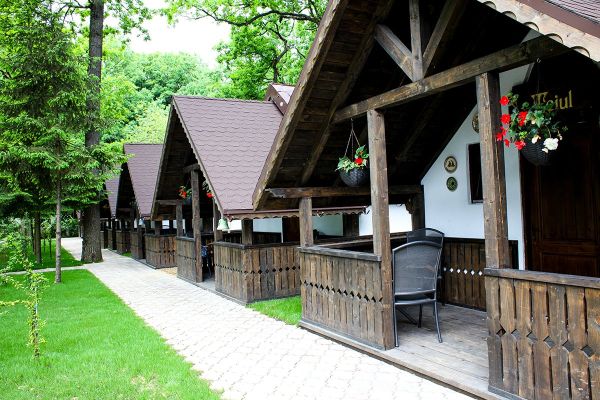 Complex Turistic Cornul Vanatorului - Pitești