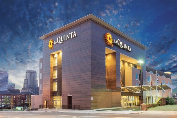 La Quinta Inn & Suites By Wyndham Memphis Downtown - Memphis, TN