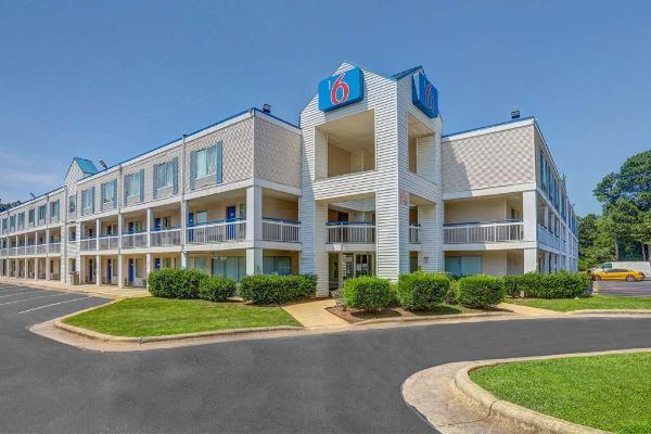 Motel 6 Raleigh North - Raleigh, NC