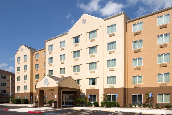 Fairfield Inn And Suites By Marriott San Antonio Airport-north Star Mall - San Antonio, TX