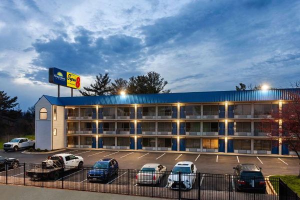 Days Inn By Wyndham Baltimore Northwest - Baltimore, MD