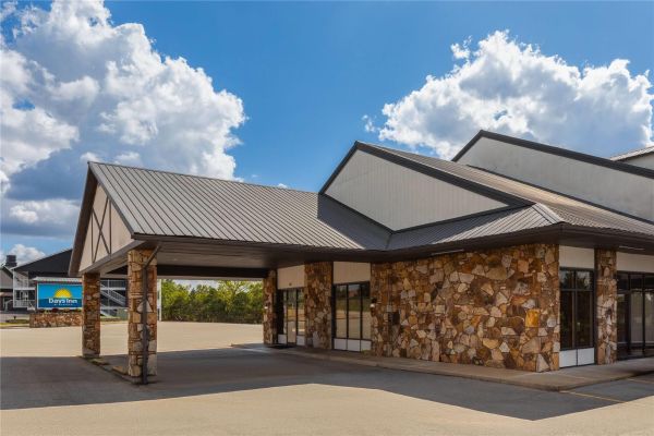 Days Inn By Wyndham Branson Ozarks - Branson, MO