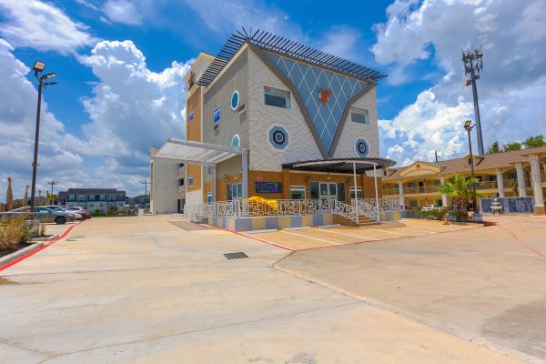 Westpark Hwy 6 La Vyoma Villas - Richmond, TX