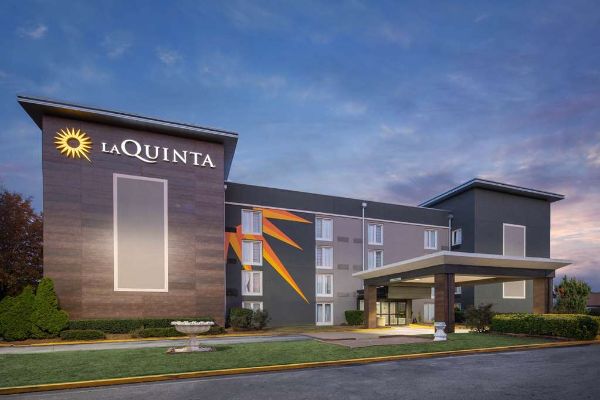 La Quinta Inn & Suites By Wyndham Atlanta Airport South - South Fulton, GA