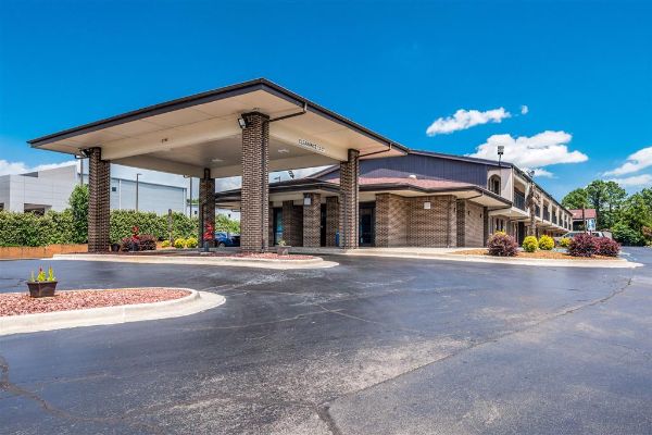 Econo Lodge Inn & Suites Huntsville University Area - Huntsville, AL