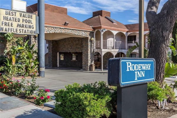 Rodeway Inn Magic Mountain Area - Santa Clarita, CA