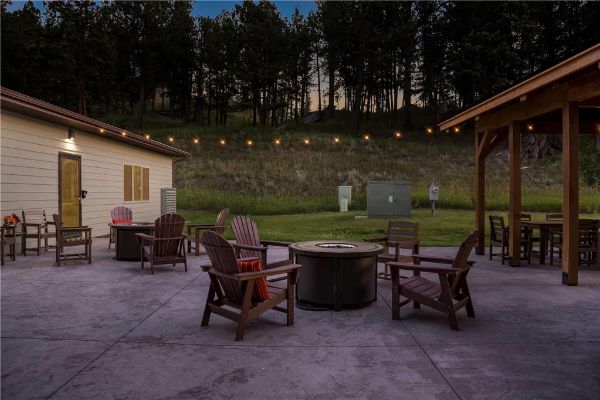 Comfort Inn And Suites Custer - Custer, SD