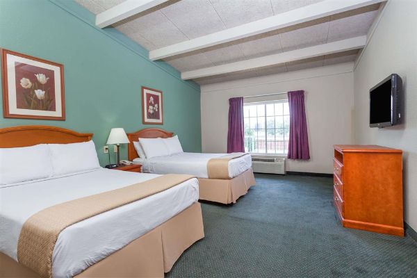 Days Inn & Suites By Wyndham Lexington - Lexington, KY