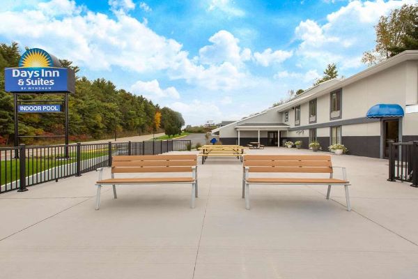 Days Inn & Suites By Wyndham Wisconsin Dells - Lake Delton, WI