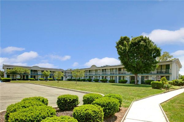 Days Inn By Wyndham Parsippany - Morristown, NJ