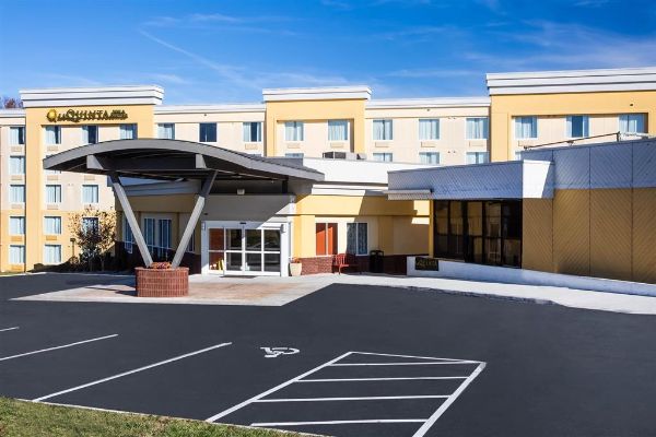 La Quinta Inn & Suites By Wyndham Lynchburg At Liberty Univ. - Lynchburg, VA
