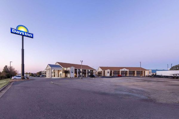Days Inn By Wyndham Mooresville Lake Norman - Mooresville, NC