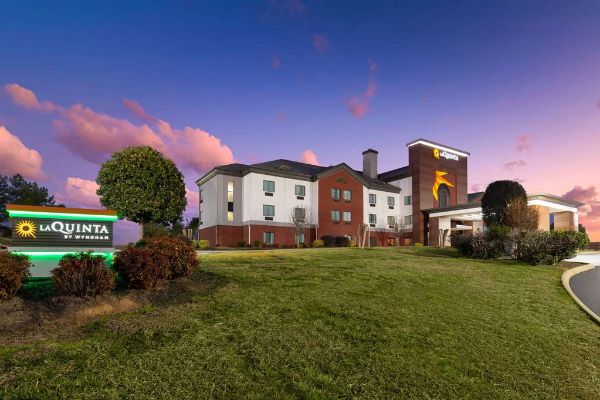 La Quinta Inn & Suites By Wyndham Loudon - Tellico Reservoir, TN