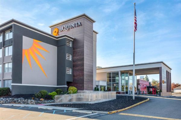 La Quinta Inn & Suites By Wyndham Clifton/rutherford - New York City