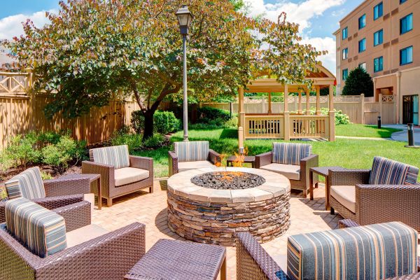 Courtyard By Marriott Roanoke Airport - Roanoke, VA