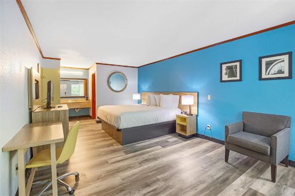 Days Inn By Wyndham Foley - Foley, AL