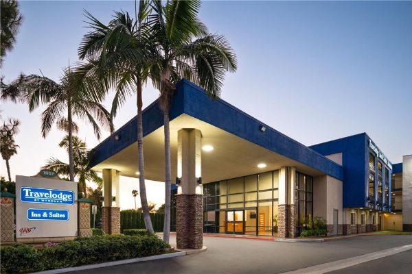 Travelodge Inn & Suites By Wyndham Anaheim On Disneyland Dr - Anaheim, CA