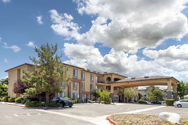 Best Western Plus Country Park Hotel - Tehachapi, CA