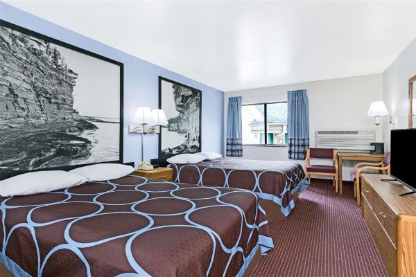 Super 8 By Wyndham Wisconsin Dells - Wisconsin Dells, WI