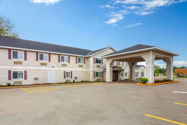 Americinn By Wyndham Eagle River Downtown - Eagle River, WI