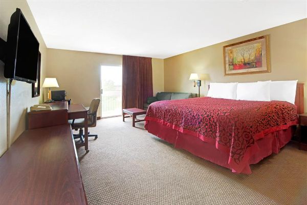 Days Inn & Suites By Wyndham St. Louis/westport Plaza - Chesterfield, MO