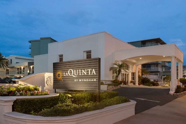 La Quinta Inn & Suites By Wyndham Oceanfront Daytona Beach - Daytona Beach, FL