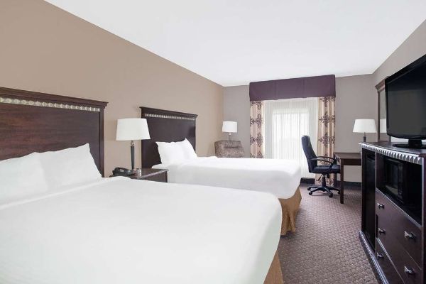Baymont Inn & Suites By Wyndham San Marcos Outlet Malls - San Marcos, TX