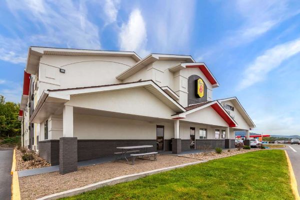 Super 8 By Wyndham Summersville/new River National Park - Summersville, WV