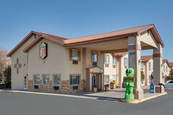 Super 8 By Wyndham Roswell - Roswell, NM