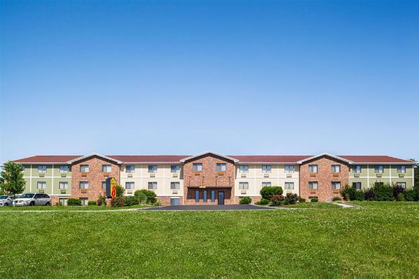 Super 8 By Wyndham Lenexa Overland Park/mall Area - Olathe, KS